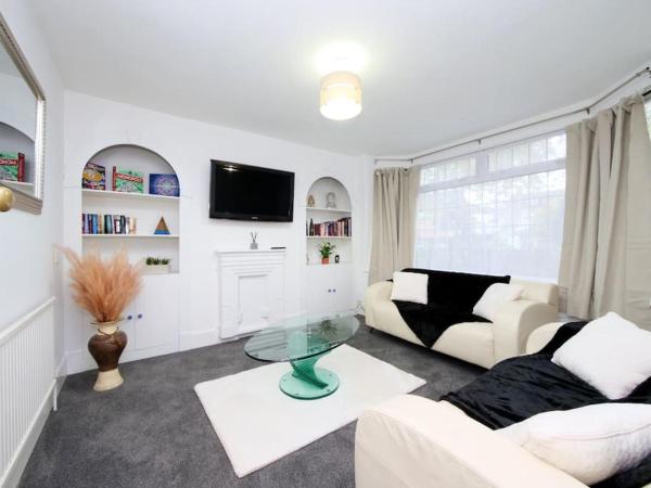 Central 3 Bedroom House - York