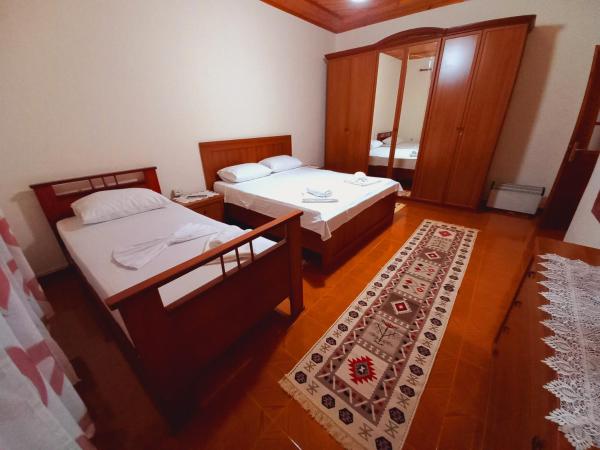 Sokolli Guest House - Albania