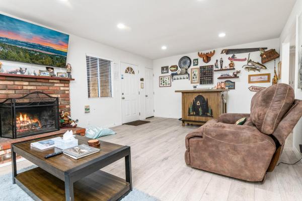 Nunu's Cabin - Beautiful Cabin, Close To Ski Resorts And Town, Hot Tub And Board Games! - Big Bear Lake