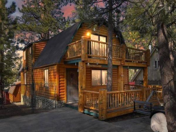 Ivvy Bear Lodge - Charming Log Cabin With Hot Tub! Short Walk To Village! - Big Bear Lake, CA