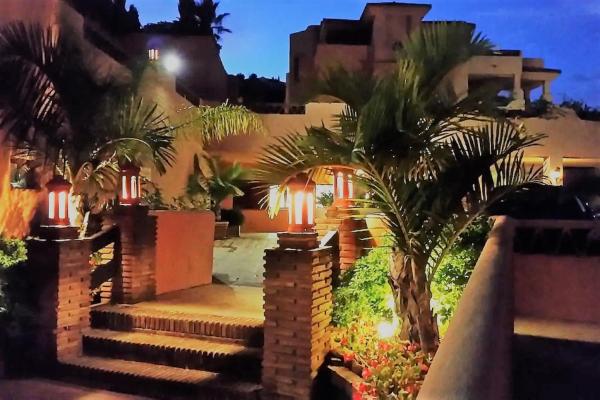 Off Line Deluxe 2 Bedroom Golf Apartment Puerto Banus Marbella 12 Minutes Away By G00giemaps - Benahavís