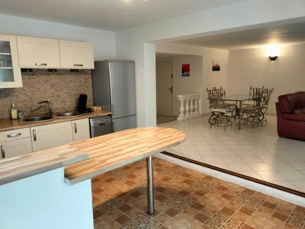 Location Rez De Maison Dans Quartier Charmant - Saint-Raphaël