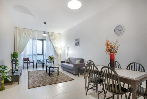 Huge 3 Bedroom Apartment Beach Front (City View) - Abu Dhabi