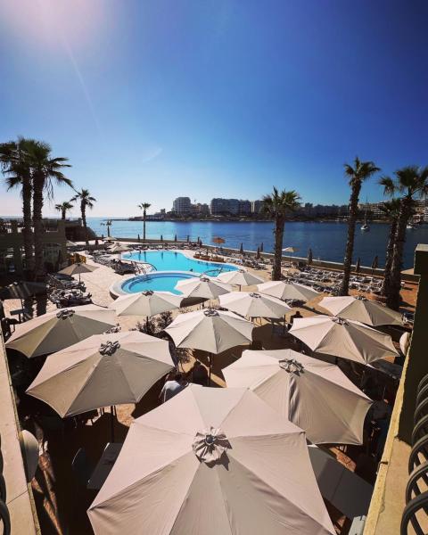 St Julians, Indoor/outdoor Pool, Lux Room & Views - Pembroke