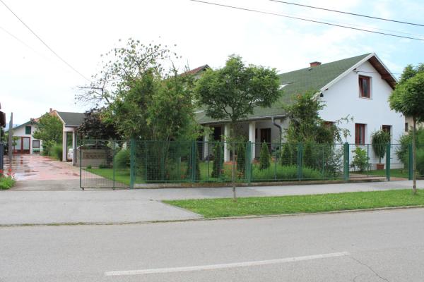 Boulevard Garden House - Free And Save Parking In The Locked Yard - Serbia