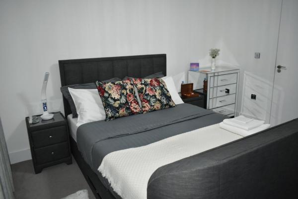 A Private En-suite Bedroom In Bromley-by-bow - Bromley