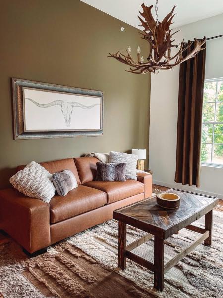 Rustic Chic - Boutique Luxe Stay Near Broadway - Nashville, TN