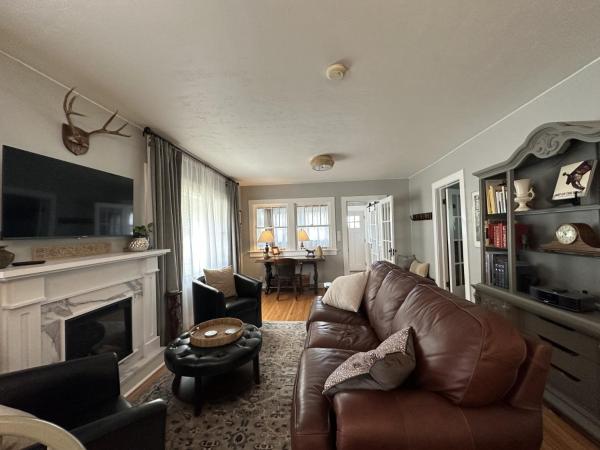 Elegant Escape 2 Blocks From Historic Downtown Sheridan - Sheridan, WY