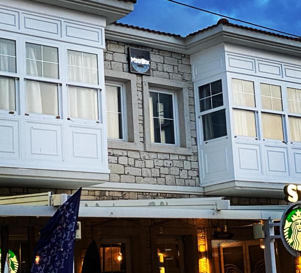 Alacati Moonbox Hotel - Çeşme
