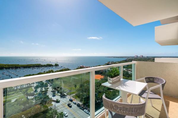Ocean View Balcony Steps From Restaurants, Peacock Park & Marina - Miami, FL