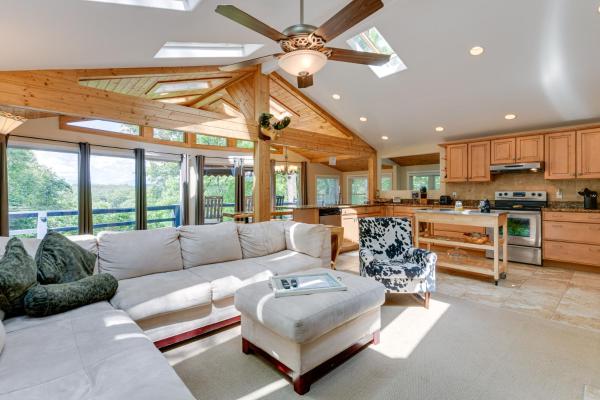 Smoky Mountain Getaway With Private Hot Tub! - Franklin, NC