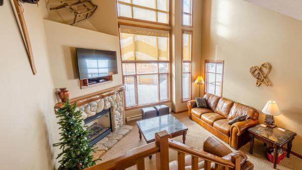 Trails Edge #03 By Bear Country - British Columbia