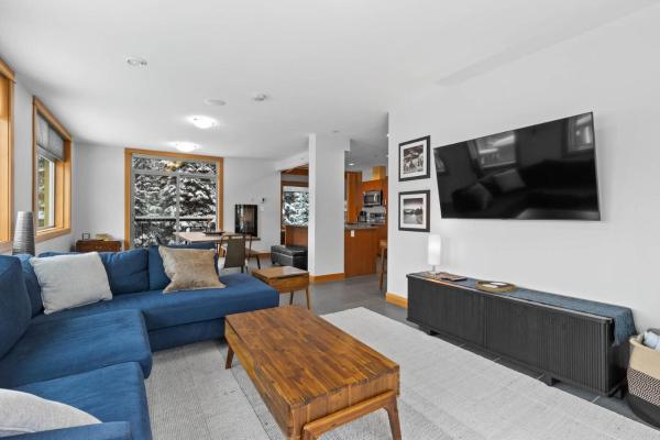Modern 2 Bedroom Apartment In Village Centre - British Columbia