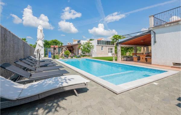 Beautiful Home In Donji Prolozac - Croatie