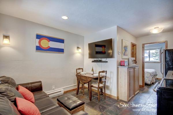 Top Floor Unit With Stunning Updates Pristine, Cozy And Steps From Main Street Pm5d - Breckenridge, CO