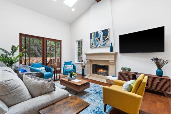 Gorgeous Santa Cruz Villa - Modern Beachside Paradise With New Hot Tub & Fast Wi-fi - Santa Cruz, CA