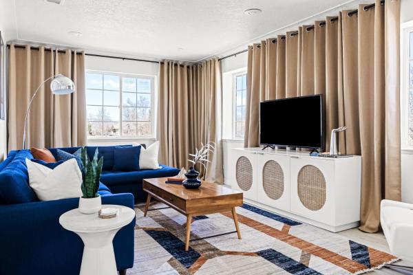 Bright & Modern Retreat - King Beds - Sloans Lake - Denver, CO
