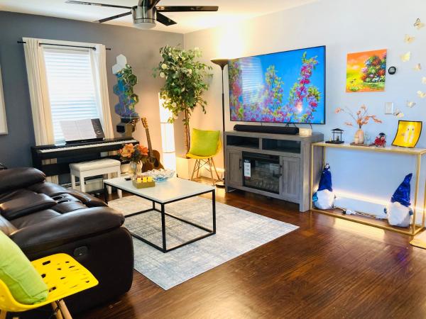 Entire Hi-tech House With 4 Bedrooms, Fitness Room, 10 Mins To Providence - Cranston, RI