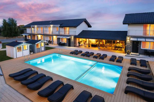 Seo2 Rewal - Apartamenty Z Osobnym Wejściem, Grzany Basen, Darmowe Sauny, Parking, Grill, Wifi - Rewal