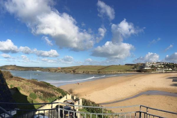 Beach Side Top Floor Property, Balcony & Sea Views - Newquay