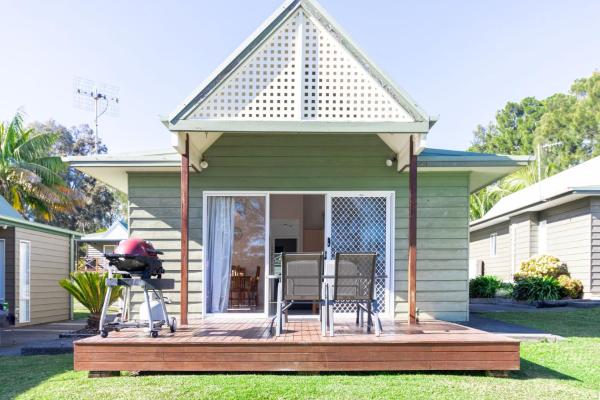 Berrara Waters Chalets! - Australia