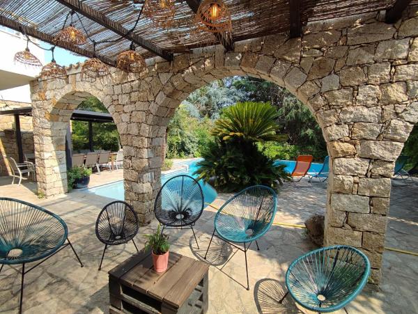 Villa A Casa Di Ficu à 14kms D'ajaccio Et Des Plages Avec Piscine Jacuzzi Pétanque Sans Vis à Vis - Corsica