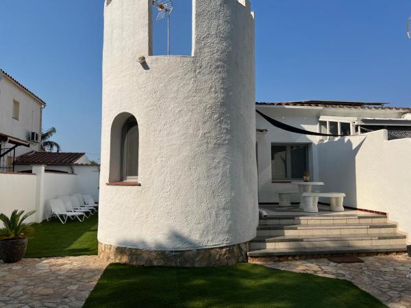 Bonita Casa Renovada 2020 - Empuriabrava