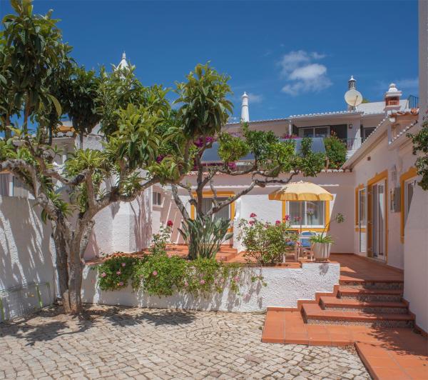 1 Bed Flat - Sleeps 2 - Pool - Parking - Wifi - Luz