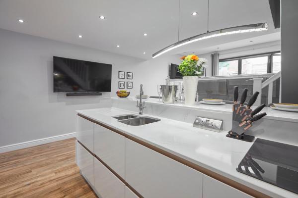 Host & Stay - The Old Jail Barber's Shop - Pinewood Park Scarborough