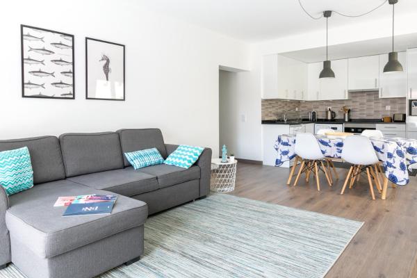 1 Bedroom Beach Apartment With Balcony 2 Min Walk To The Beach! - Costa da Caparica