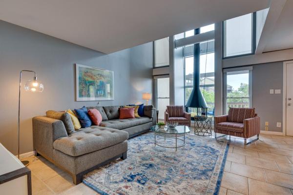Modern Point Venture Vacation Rental With Deck! - Lakeway, TX