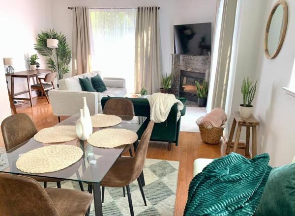 Stylish 2bd/2ba Condo 4 Miles From Six Flags! - Santa Clarita, CA