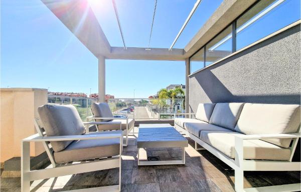 3 Bedroom Nice Home In Torrevieja - Torrevieja