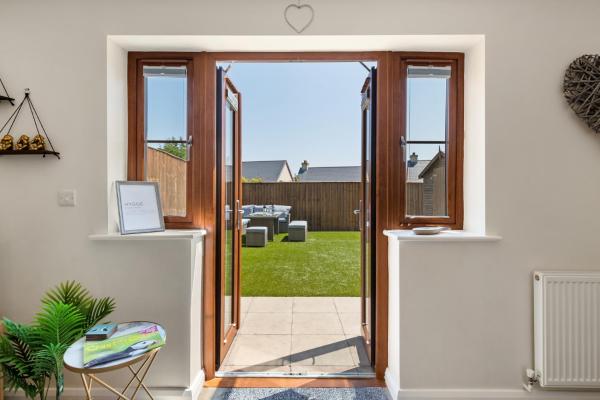 The Hygge - Modern Cottage Central Location - Tenby