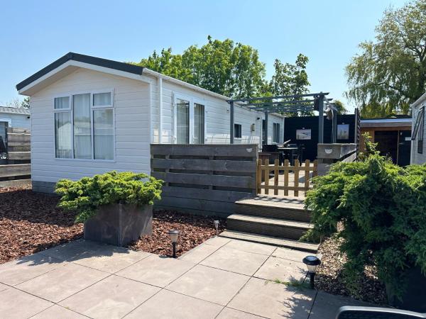 Chalet 3a Op Recreatiepark De Wielen - Netherlands