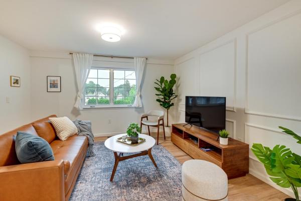 Walk To Shops & Dining: Glen Cove Apt W/ Yard! - Port Washington, NY