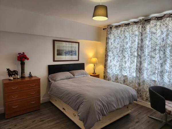 White House Ensuite Double Bedroom - Warrington, United Kingdom