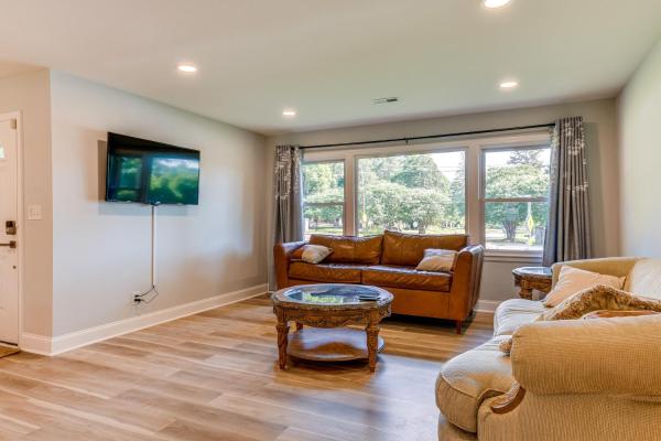 Charming Charlotte Home 2 Mi To Downtown! - Charlotte, NC