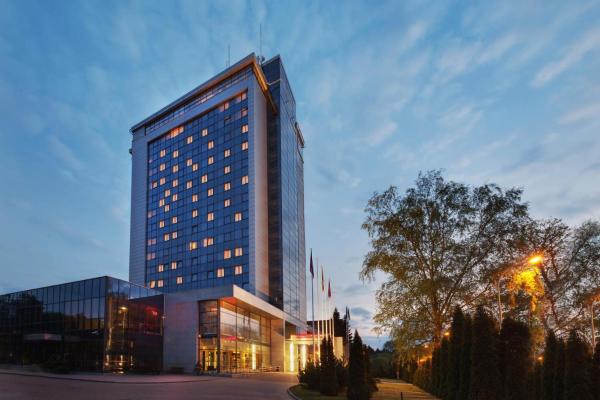 Vilnius Park Plaza Hotel, Restaurant & Terrace, Panorama Bar, Conference & Banquet Center - Vilnius