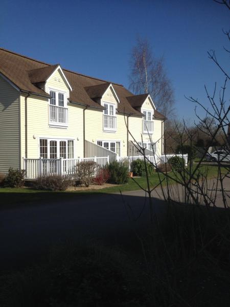 Liming Lodge - Lakeside Home In The Cotswolds - Bibury