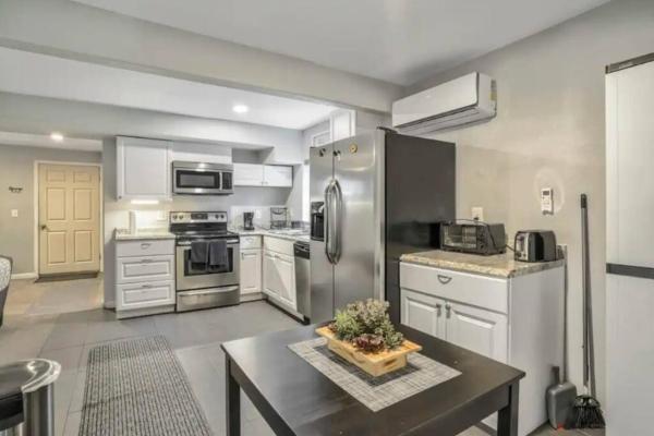 2 Bedroom* Minutes From Downtown *Firepit - Colorado Springs, CO