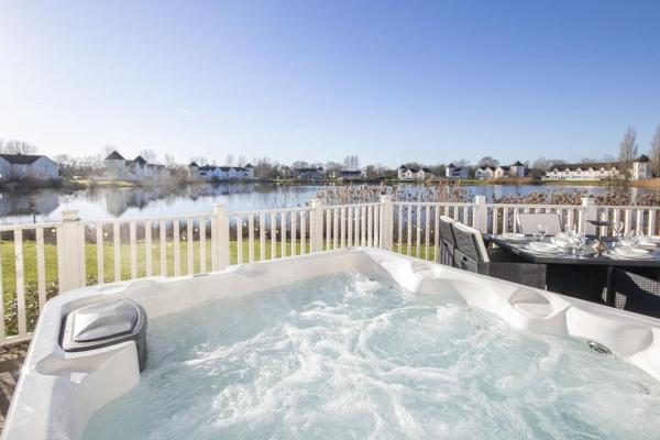 Windrush Lake 80 & 81, Waterlow Lodge P - Bibury