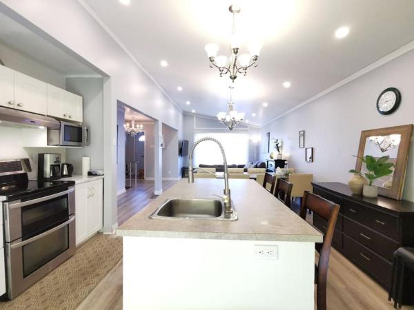 House With Driveway Parking,from Montreal Dt 15min - Longueuil