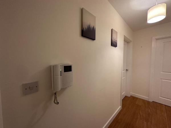 Modern 2 Bed 2 Bath Flat Close To Train Station - Dartford