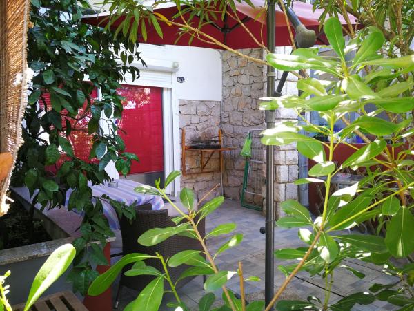 Apartments Anita - Selce