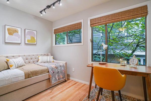 Sunlit Contemporary Bellevue Home W A Lush Garden - Bellevue, WA