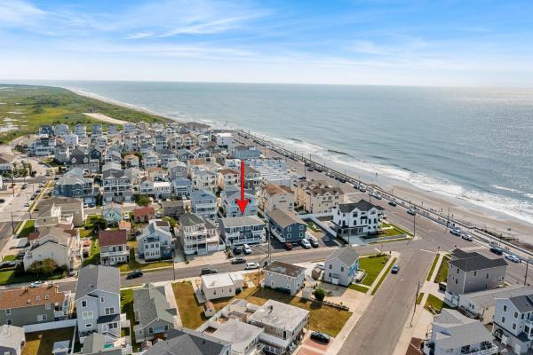 Radiant Beach Block Condo Parking Patio - Brigantine, NJ
