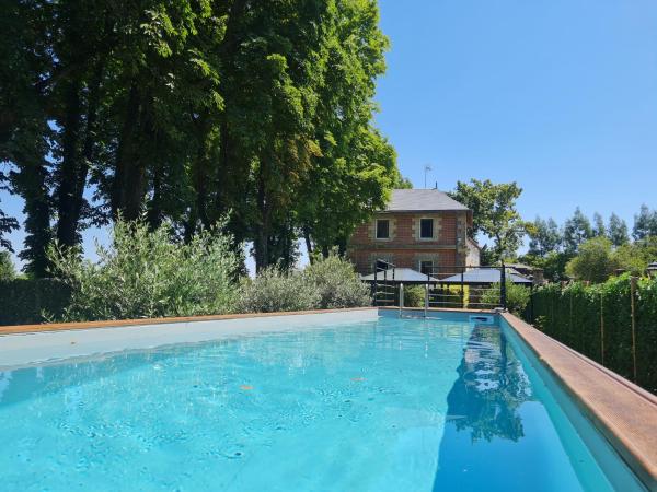 Gîte De La Mignonerie Du Château De Jallanges Pour 19 Personnes Avec 4 Ou 7 Chambres - Tours