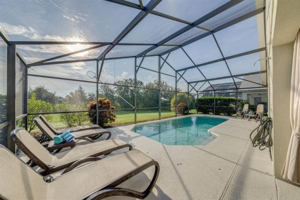 580 - Stunning Renovated Home With Large East Facing Pool Deck Overlooking Preservation Area And Games Room - Davenport, FL