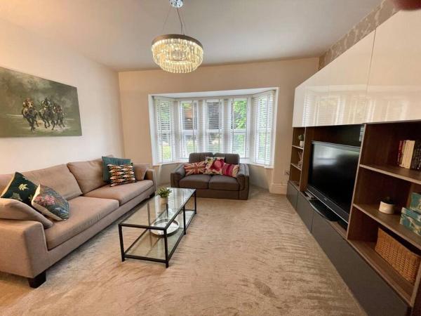 Modern 2 Bed Flat W Parking, Dog Friendly, Central - Poole